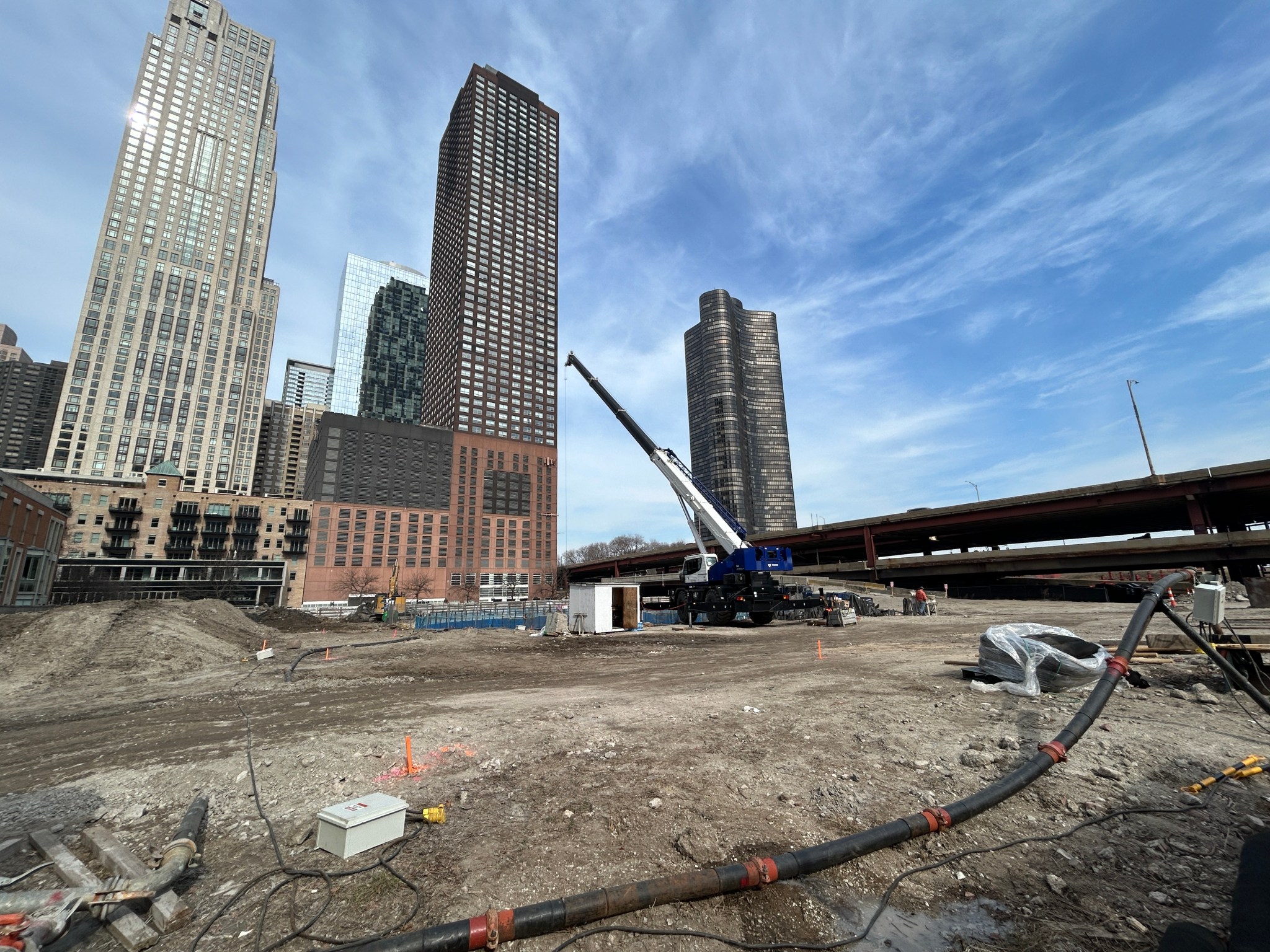 It’s really happening: 400 Lake Shore takes over hole-in-the-ground ...